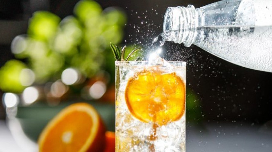 Descubre los beneficios de beber agua con gas: la nueva forma de ...